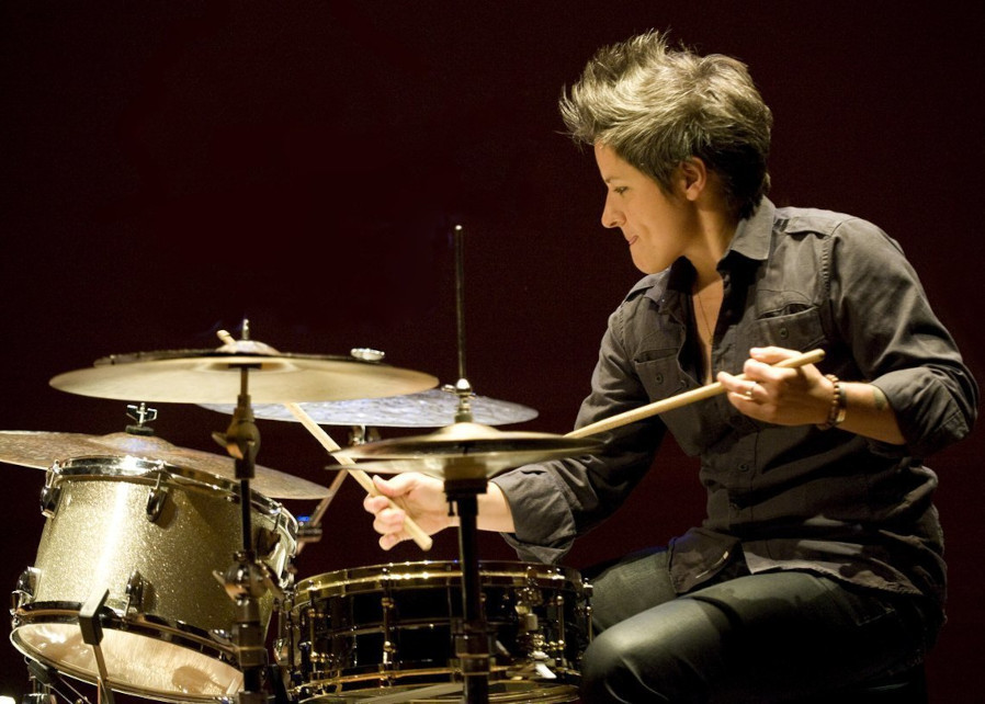 Rádio Batuta | Baterista sim, e compositor também